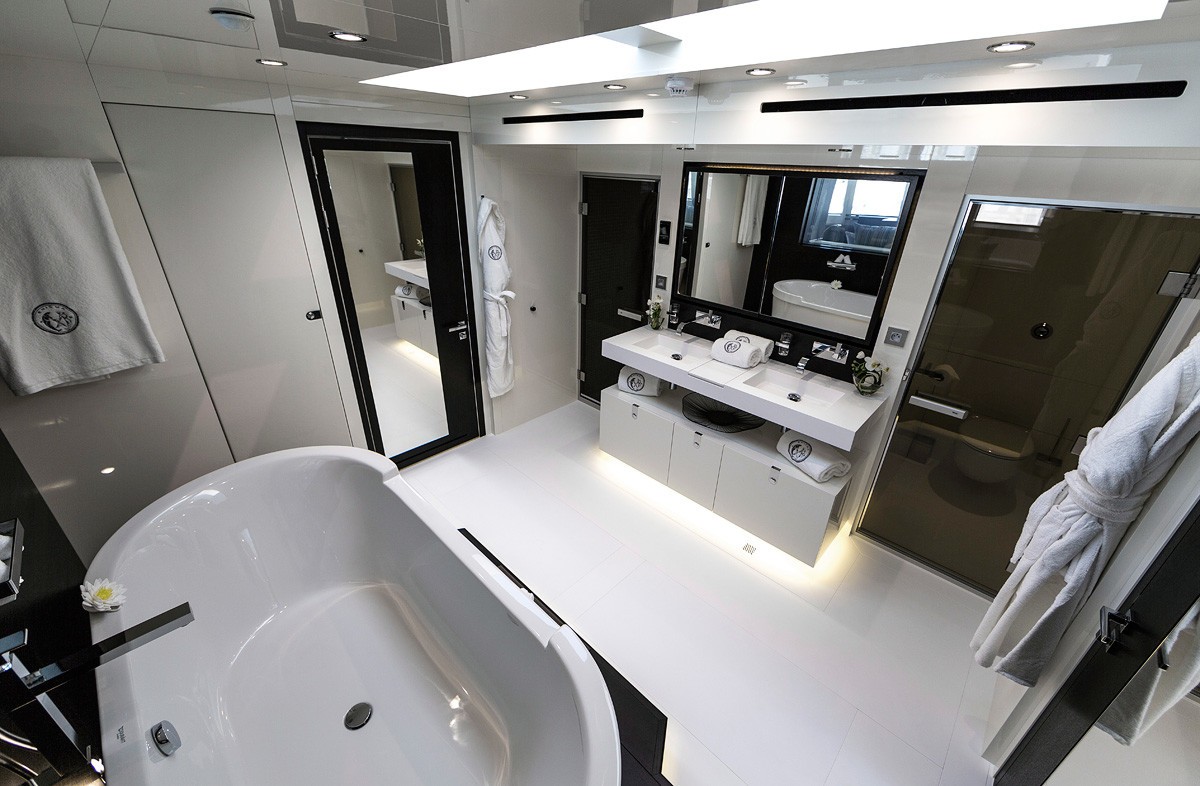 Yacht ENIGMA XK, Atlantic Refit Ctr. | CHARTERWORLD Luxury Superyacht ...